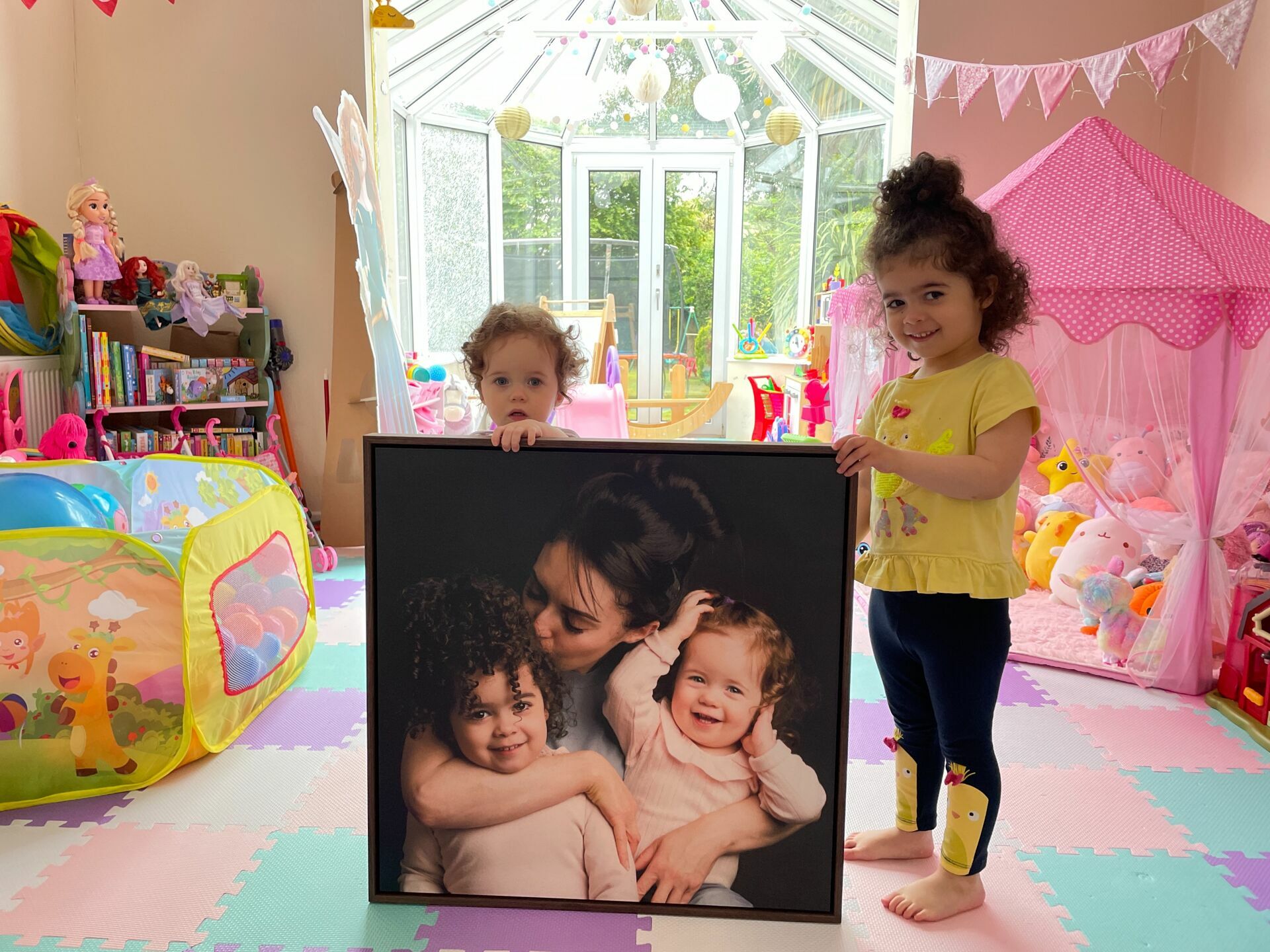 HOW FAMILY PHOTOS BOOST YOUR CHILD’S SELF-ESTEEM | The MOST Awarded ...